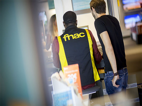 Au service de nos clients - Fnac Darty